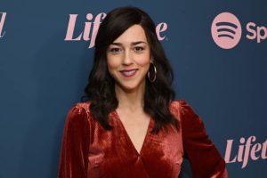 Verizon commercial actors and actresses, Seth Meyers, Cecily Strong ...